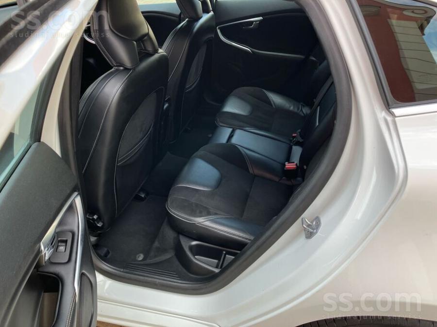 Balts Volvo V40 2014 Bauska, ar dzinēja tilpumu 2.00 L un nobraukumu 380 tūkst. km par 5400 €, foto 16 vietnē AUTOMOTO.COM.LV