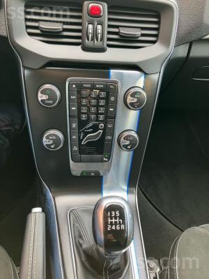 Balts Volvo V40 2014 Bauska, ar dzinēja tilpumu 2.00 L un nobraukumu 380 tūkst. km par 5400 €, foto 27 vietnē AUTOMOTO.COM.LV