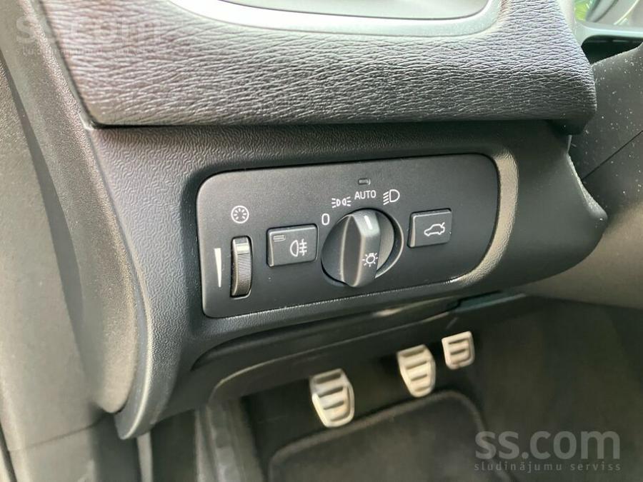 Balts Volvo V40 2014 Bauska, ar dzinēja tilpumu 2.00 L un nobraukumu 380 tūkst. km par 5400 €, foto 29 vietnē AUTOMOTO.COM.LV