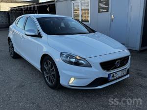 White Volvo V40 2014 in Daugavpils, with an engine capacity of 2.00 L and mileage of 254 thousand km for 6500 €, photo  on AUTOMOTO.COM.LV