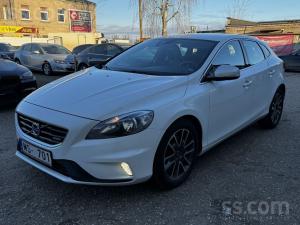 White Volvo V40 2014 in Daugavpils, with an engine capacity of 2.00 L and mileage of 254 thousand km for 6500 €, photo 4 on AUTOMOTO.COM.LV