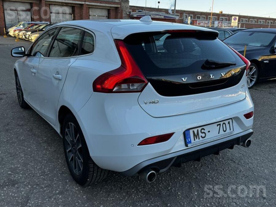 White Volvo V40 2014 in Daugavpils, with an engine capacity of 2.00 L and mileage of 254 thousand km for 6500 €, photo 5 on AUTOMOTO.COM.LV
