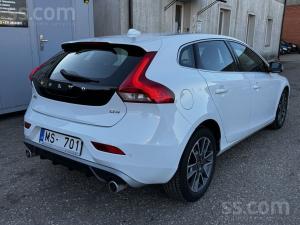 White Volvo V40 2014 in Daugavpils, with an engine capacity of 2.00 L and mileage of 254 thousand km for 6500 €, photo 7 on AUTOMOTO.COM.LV
