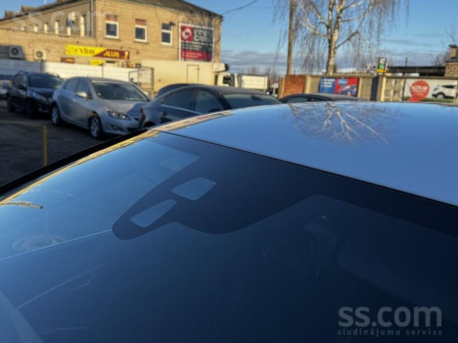White Volvo V40 2014 in Daugavpils, with an engine capacity of 2.00 L and mileage of 254 thousand km for 6500 €, photo 11 on AUTOMOTO.COM.LV