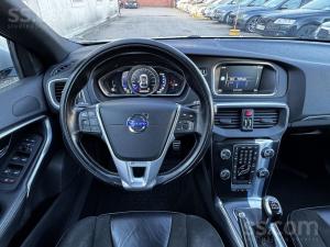 White Volvo V40 2014 in Daugavpils, with an engine capacity of 2.00 L and mileage of 254 thousand km for 6500 €, photo 13 on AUTOMOTO.COM.LV