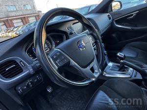 White Volvo V40 2014 in Daugavpils, with an engine capacity of 2.00 L and mileage of 254 thousand km for 6500 €, photo 15 on AUTOMOTO.COM.LV
