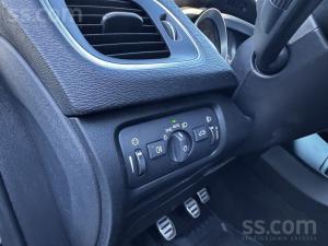 White Volvo V40 2014 in Daugavpils, with an engine capacity of 2.00 L and mileage of 254 thousand km for 6500 €, photo 17 on AUTOMOTO.COM.LV