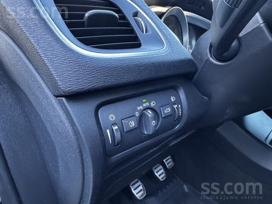 White Volvo V40 2014 in Daugavpils, with an engine capacity of 2.00 L and mileage of 254 thousand km for 6500 €, photo 17 on AUTOMOTO.COM.LV