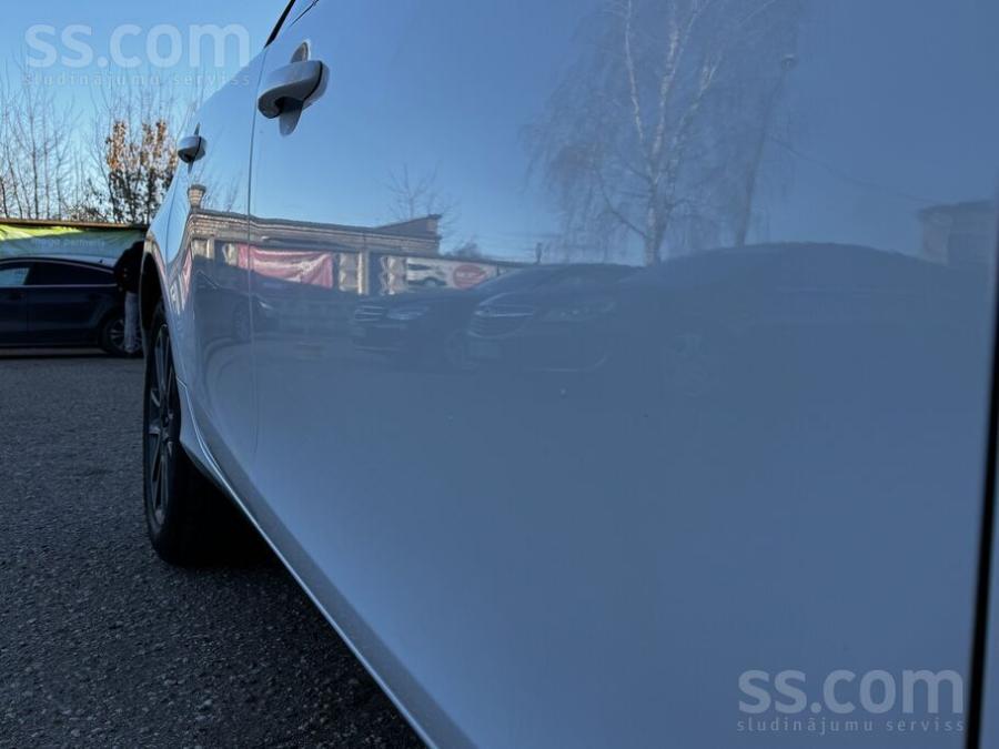White Volvo V40 2014 in Daugavpils, with an engine capacity of 2.00 L and mileage of 254 thousand km for 6500 €, photo 19 on AUTOMOTO.COM.LV