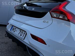 White Volvo V40 2014 in Daugavpils, with an engine capacity of 2.00 L and mileage of 254 thousand km for 6500 €, photo 20 on AUTOMOTO.COM.LV