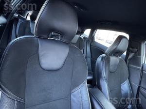 White Volvo V40 2014 in Daugavpils, with an engine capacity of 2.00 L and mileage of 254 thousand km for 6500 €, photo 24 on AUTOMOTO.COM.LV