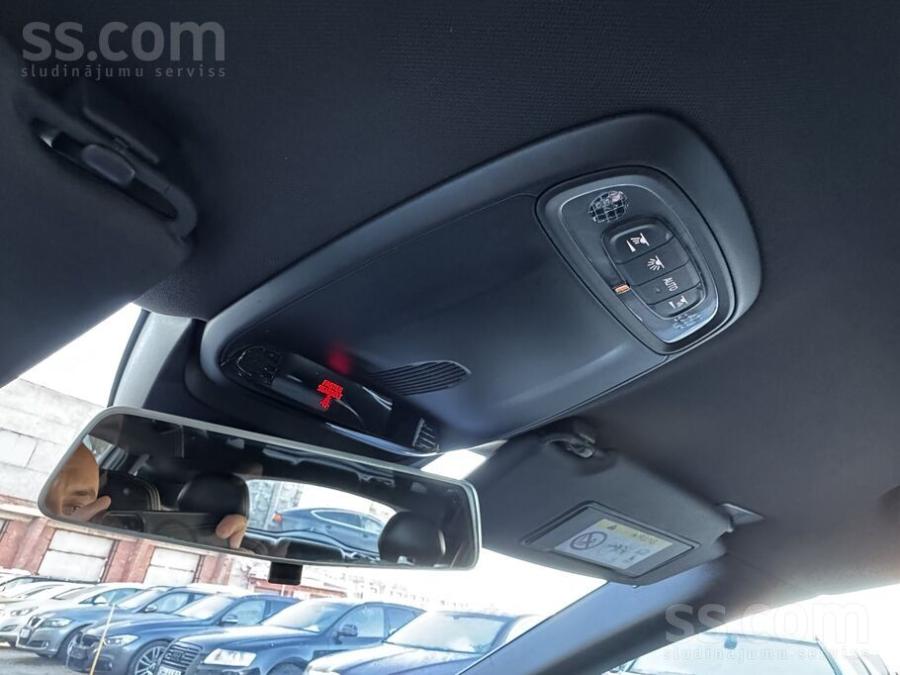 White Volvo V40 2014 in Daugavpils, with an engine capacity of 2.00 L and mileage of 254 thousand km for 6500 €, photo 30 on AUTOMOTO.COM.LV