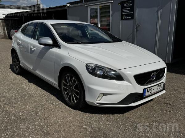 Balts Volvo V40 2014 Daugavpils, ar dzinēja tilpumu 2.00 L un nobraukumu 0 tūkst. km par 6390 €, foto 1 vietnē AUTOMOTO.COM.LV