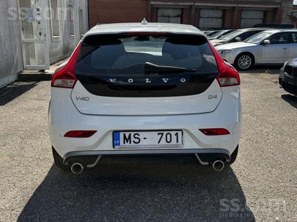 Balts Volvo V40 2014 Daugavpils, ar dzinēja tilpumu 2.00 L un nobraukumu 0 tūkst. km par 6390 €, foto 5 vietnē AUTOMOTO.COM.LV