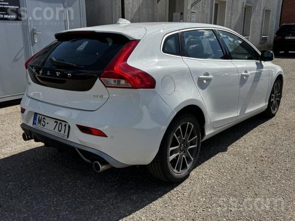 Balts Volvo V40 2014 Daugavpils, ar dzinēja tilpumu 2.00 L un nobraukumu 0 tūkst. km par 6390 €, foto 6 vietnē AUTOMOTO.COM.LV