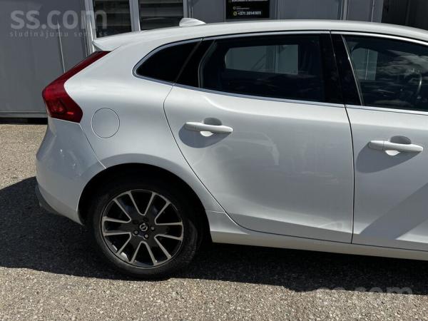 Balts Volvo V40 2014 Daugavpils, ar dzinēja tilpumu 2.00 L un nobraukumu 0 tūkst. km par 6390 €, foto 8 vietnē AUTOMOTO.COM.LV