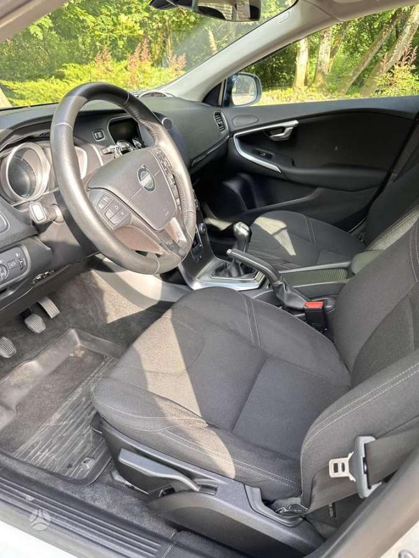 Белый Вольво В40 2014 в Клайпеда, объемом двигателя 1.56 л и пробегом 301 тыс. км за 6850 €, фото 6 на AUTOMOTO.COM.LV