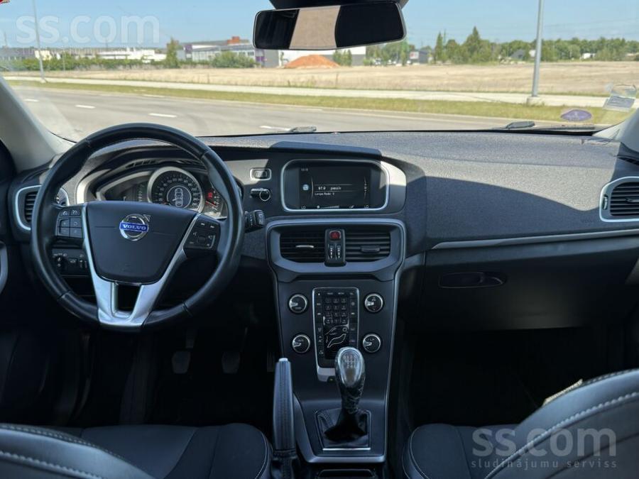 Белый Вольво В40 2014 в Лиепая, объемом двигателя 1.60 л и пробегом 278 тыс. км за 6950 €, фото 17 на AUTOMOTO.COM.LV