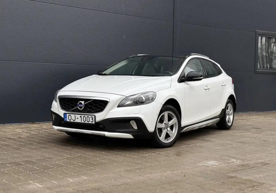 Balts Volvo V40 2014 Rīga, ar dzinēja tilpumu 1.60 L un nobraukumu 260 tūkst. km par 9895 €, foto 1 vietnē AUTOMOTO.COM.LV