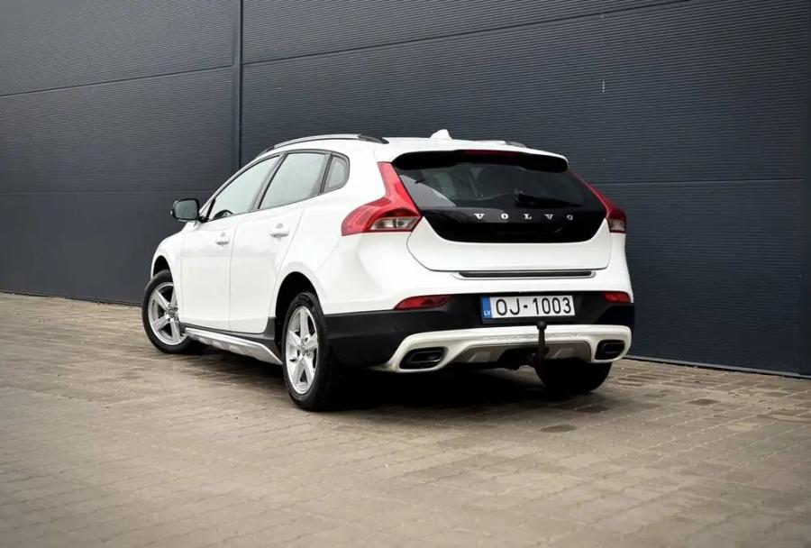 Balts Volvo V40 2014 Rīga, ar dzinēja tilpumu 1.60 L un nobraukumu 260 tūkst. km par 9895 €, foto 4 vietnē AUTOMOTO.COM.LV