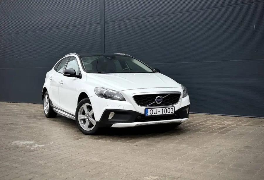 Balts Volvo V40 2014 Rīga, ar dzinēja tilpumu 1.60 L un nobraukumu 260 tūkst. km par 9895 €, foto 5 vietnē AUTOMOTO.COM.LV