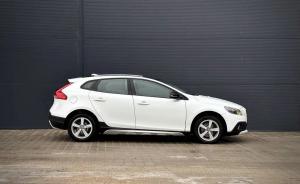Balts Volvo V40 2014 Rīga, ar dzinēja tilpumu 1.60 L un nobraukumu 260 tūkst. km par 9895 €, foto 6 vietnē AUTOMOTO.COM.LV