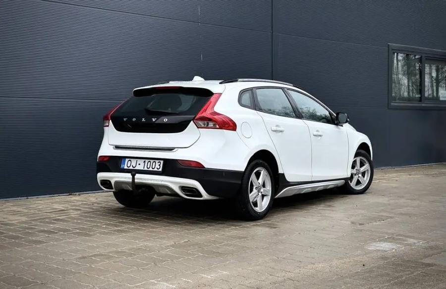 Balts Volvo V40 2014 Rīga, ar dzinēja tilpumu 1.60 L un nobraukumu 260 tūkst. km par 9895 €, foto 7 vietnē AUTOMOTO.COM.LV