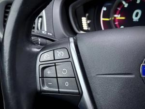 Balts Volvo V40 2014 Rīga, ar dzinēja tilpumu 1.60 L un nobraukumu 260 tūkst. km par 9895 €, foto 13 vietnē AUTOMOTO.COM.LV