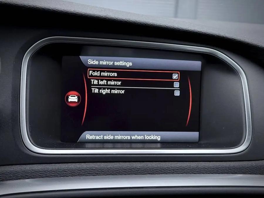 Balts Volvo V40 2014 Rīga, ar dzinēja tilpumu 1.60 L un nobraukumu 260 tūkst. km par 9895 €, foto 17 vietnē AUTOMOTO.COM.LV
