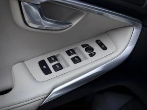 Balts Volvo V40 2014 Rīga, ar dzinēja tilpumu 1.60 L un nobraukumu 260 tūkst. km par 9895 €, foto 21 vietnē AUTOMOTO.COM.LV