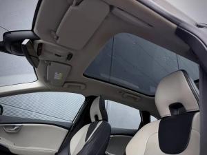 Balts Volvo V40 2014 Rīga, ar dzinēja tilpumu 1.60 L un nobraukumu 260 tūkst. km par 9895 €, foto 23 vietnē AUTOMOTO.COM.LV