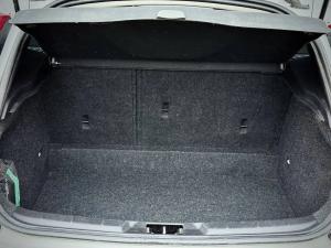 Balts Volvo V40 2014 Rīga, ar dzinēja tilpumu 1.60 L un nobraukumu 260 tūkst. km par 9895 €, foto 28 vietnē AUTOMOTO.COM.LV