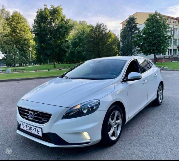 Balts Volvo V40 2014 Šilalė, ar dzinēja tilpumu 1.97 L un nobraukumu 340 tūkst. km par 5800 €, foto 1 vietnē AUTOMOTO.COM.LV