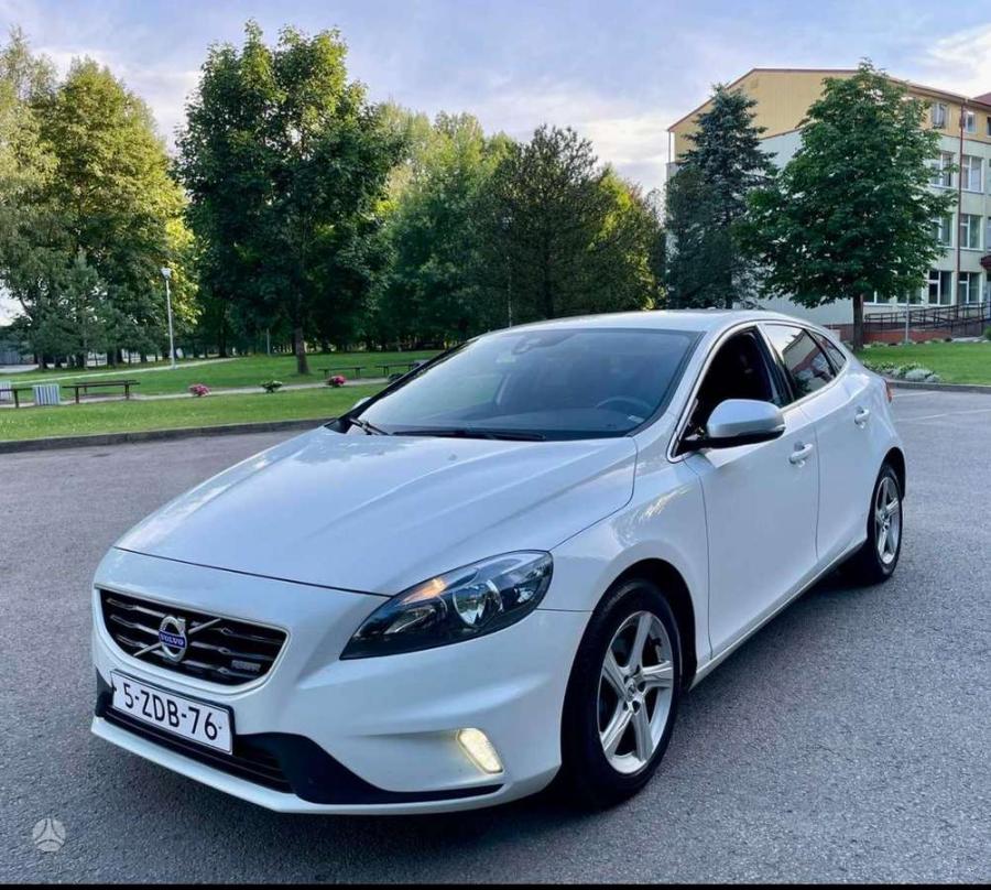 White Volvo V40 2014 in Silale, with an engine capacity of 1.97 L and mileage of 340 thousand km for 5800 €, photo 1 on AUTOMOTO.COM.LV