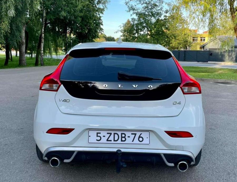 White Volvo V40 2014 in Silale, with an engine capacity of 1.97 L and mileage of 340 thousand km for 5800 €, photo 8 on AUTOMOTO.COM.LV