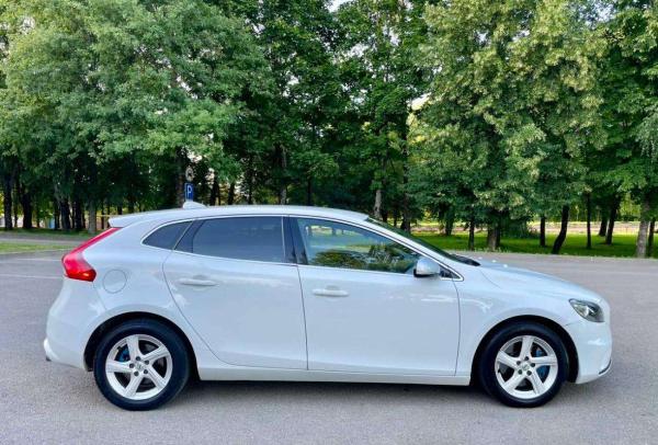 Balts Volvo V40 2014 Šilalė, ar dzinēja tilpumu 1.97 L un nobraukumu 340 tūkst. km par 5800 €, foto 9 vietnē AUTOMOTO.COM.LV