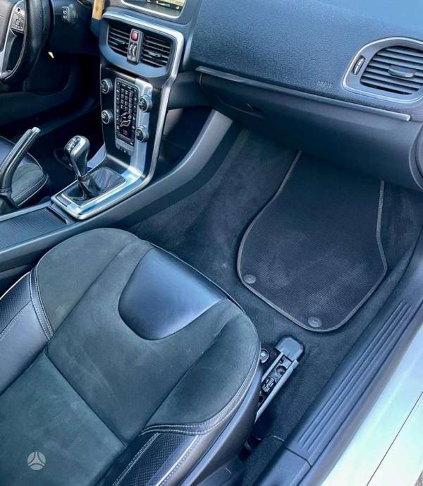 Balts Volvo V40 2014 Šilalė, ar dzinēja tilpumu 1.97 L un nobraukumu 340 tūkst. km par 5800 €, foto 10 vietnē AUTOMOTO.COM.LV