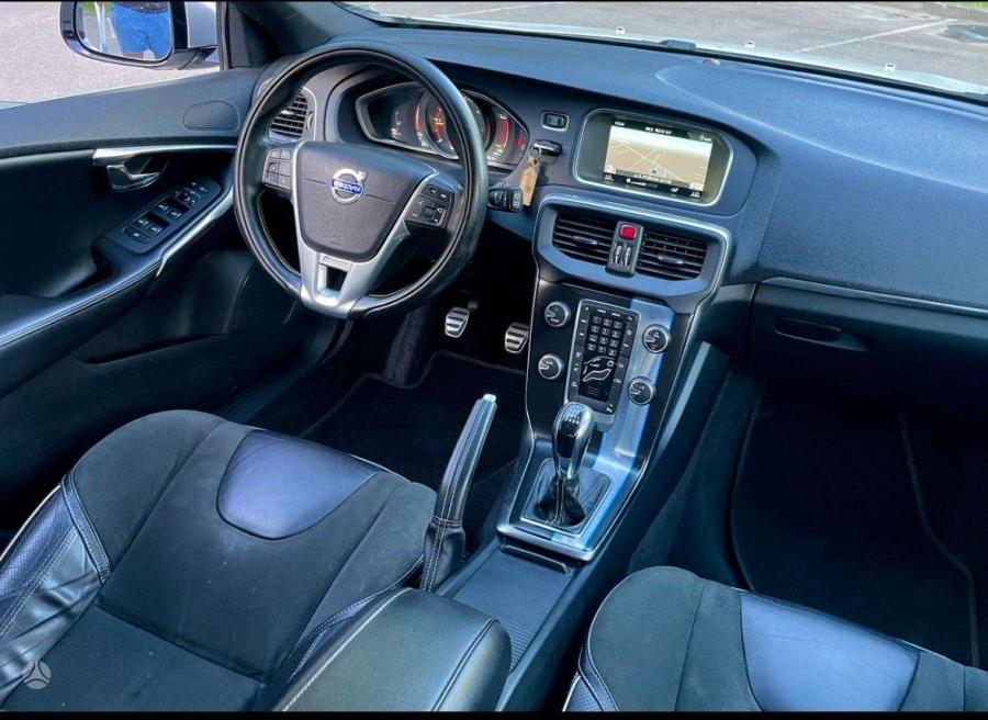 White Volvo V40 2014 in Silale, with an engine capacity of 1.97 L and mileage of 340 thousand km for 5800 €, photo 12 on AUTOMOTO.COM.LV