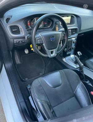 White Volvo V40 2014 in Silale, with an engine capacity of 1.97 L and mileage of 340 thousand km for 5800 €, photo 14 on AUTOMOTO.COM.LV