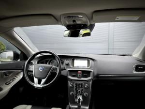 White Volvo V40 2014 in Riga, with an engine capacity of 1.60 L and mileage of 260 thousand km for 10495 €, photo 8 on AUTOMOTO.COM.LV