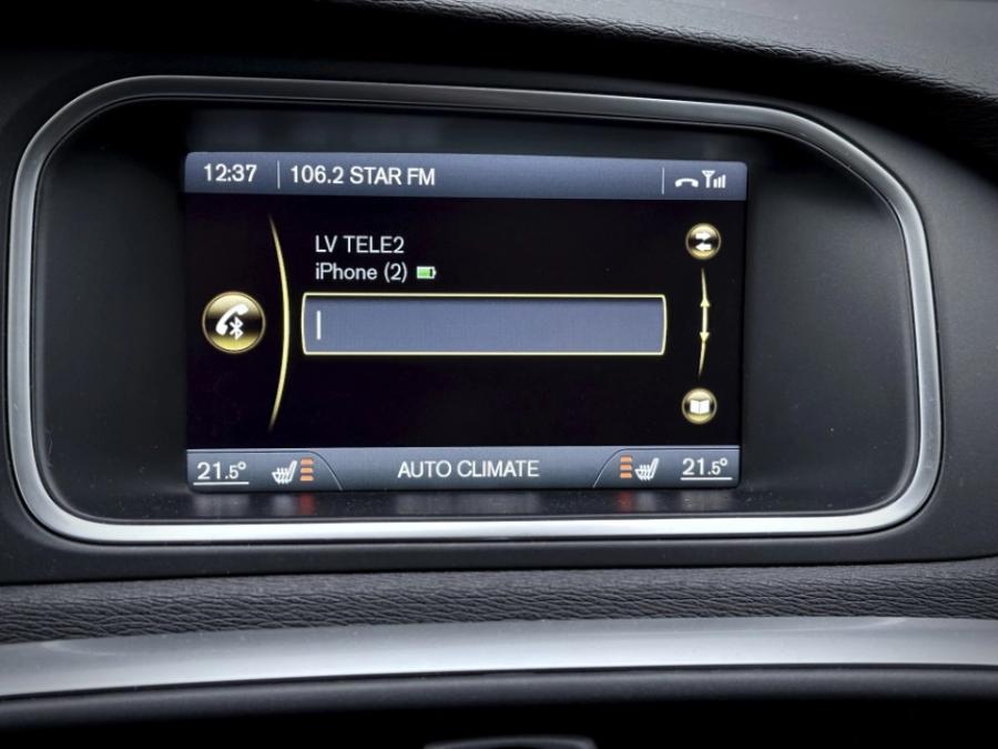White Volvo V40 2014 in Riga, with an engine capacity of 1.60 L and mileage of 260 thousand km for 10495 €, photo 15 on AUTOMOTO.COM.LV