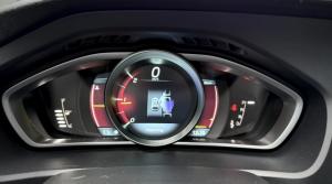 White Volvo V40 2014 in Riga, with an engine capacity of 1.60 L and mileage of 260 thousand km for 10495 €, photo 18 on AUTOMOTO.COM.LV