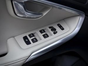 White Volvo V40 2014 in Riga, with an engine capacity of 1.60 L and mileage of 260 thousand km for 10495 €, photo 20 on AUTOMOTO.COM.LV