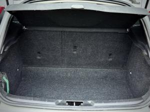 White Volvo V40 2014 in Riga, with an engine capacity of 1.60 L and mileage of 260 thousand km for 10495 €, photo 28 on AUTOMOTO.COM.LV
