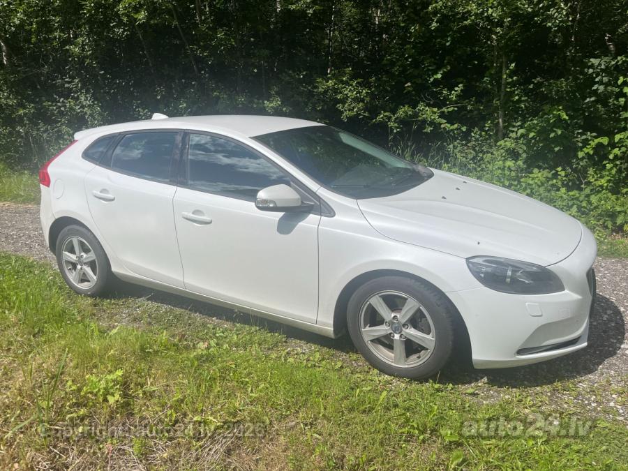 Balts Volvo V40 2014 Tallina, ar dzinēja tilpumu 1.60 L un nobraukumu 239 tūkst. km par 5800 €, foto 1 vietnē AUTOMOTO.COM.LV
