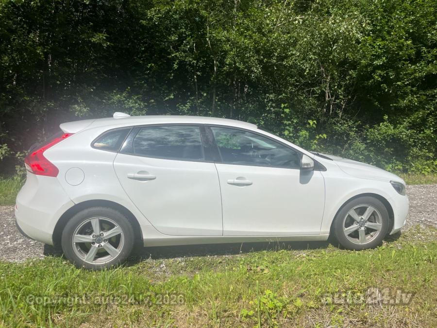 Balts Volvo V40 2014 Tallina, ar dzinēja tilpumu 1.60 L un nobraukumu 239 tūkst. km par 5800 €, foto 5 vietnē AUTOMOTO.COM.LV