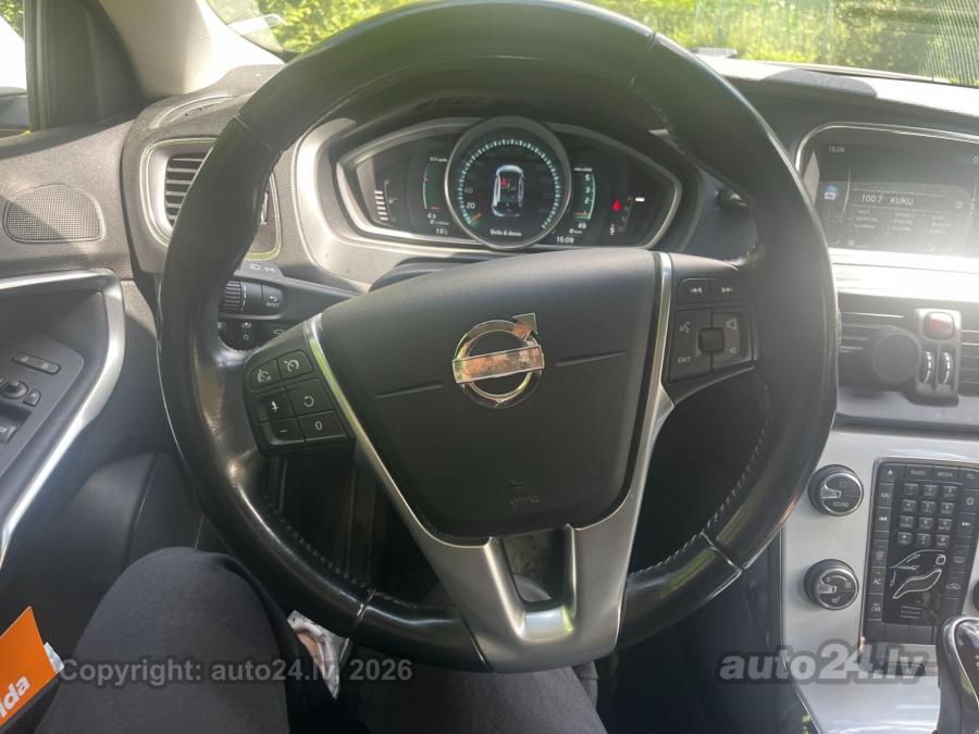 Balts Volvo V40 2014 Tallina, ar dzinēja tilpumu 1.60 L un nobraukumu 239 tūkst. km par 5800 €, foto 6 vietnē AUTOMOTO.COM.LV