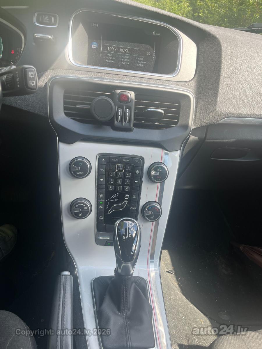 Balts Volvo V40 2014 Tallina, ar dzinēja tilpumu 1.60 L un nobraukumu 239 tūkst. km par 5800 €, foto 8 vietnē AUTOMOTO.COM.LV