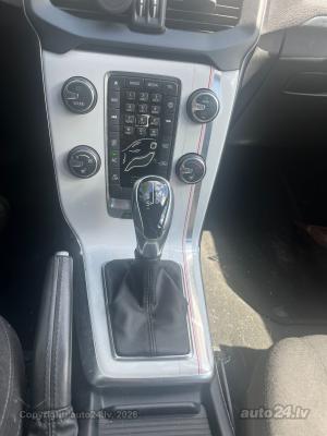 Balts Volvo V40 2014 Tallina, ar dzinēja tilpumu 1.60 L un nobraukumu 239 tūkst. km par 5800 €, foto 9 vietnē AUTOMOTO.COM.LV
