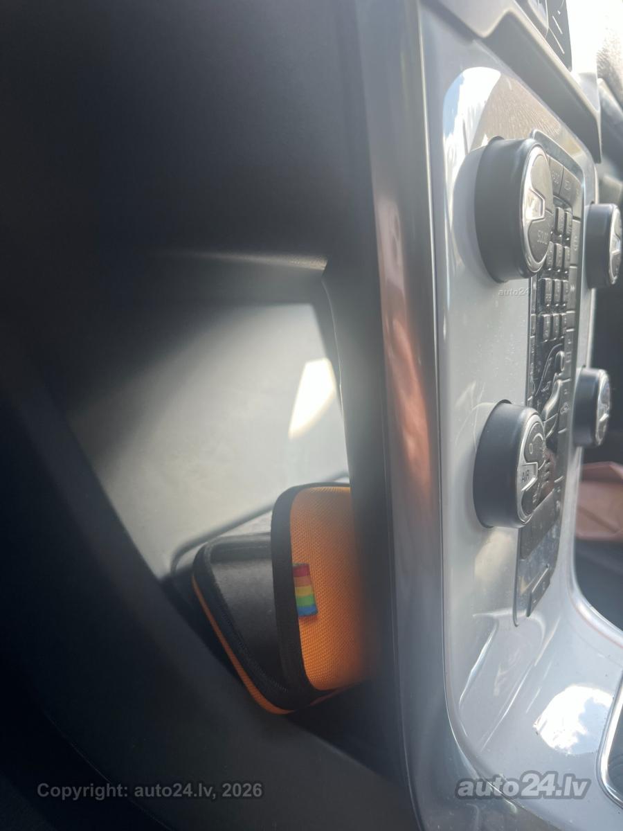 Balts Volvo V40 2014 Tallina, ar dzinēja tilpumu 1.60 L un nobraukumu 239 tūkst. km par 5800 €, foto 10 vietnē AUTOMOTO.COM.LV